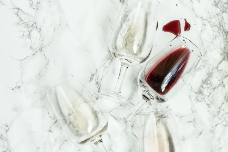 Des taches de vin rouge ? Voici comment les enlever facilement